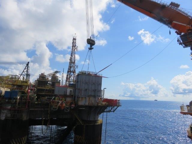 SSCV Gretha places accommodation module on Petrobras platform